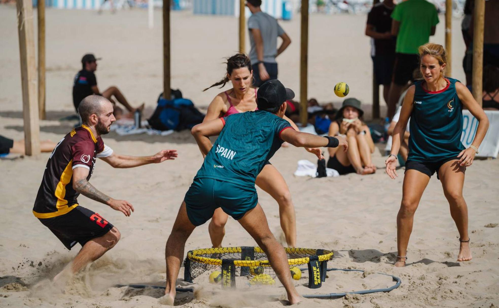Spikeball en Valencia | Valencia, líder en un deporte que nació como un juguete | Las Provincias